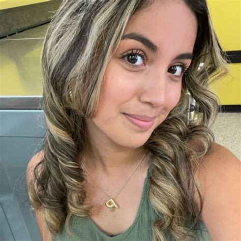 Rebecca Rebeccaabarajas On Threads