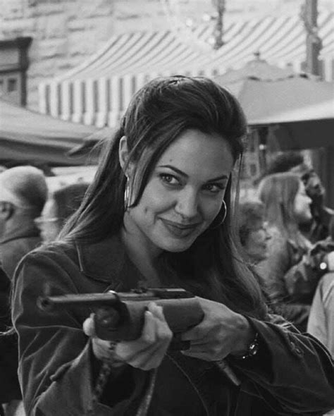 Pin By Fivv On Angelina Jolie Brad Pitt And Angelina Jolie Angelina Jolie Photos Angelina