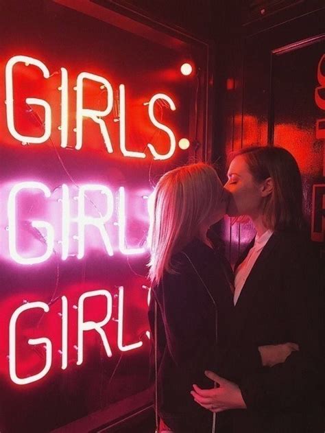 Girls Like Girls Photo