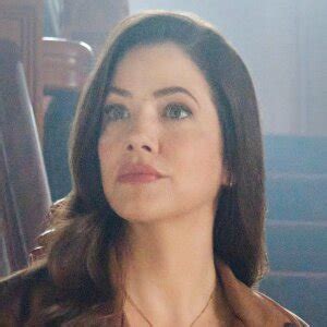 Julie Gonzalo As Anna In 3 Bed 2 Bath 1 Ghost