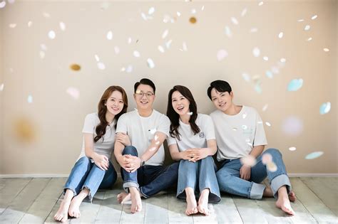 메리골드스튜디오🌼 리마인드웨딩촬영 가족촬영 자주 찍기 어렵고 찍어놓으면 오래남는 가족사진👨🏻‍🦰👵🏻👩🏻👧🏻👦🏻👶🏻 한번 찍을때 만족스럽게 담아가세요 언제나 진심으로