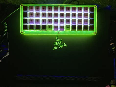 Blade With Custom 40 Acrylic Keyboard Rrazer