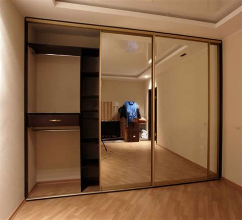 Заказной шкаф купе 3 метра двери с зеркалом в СПб