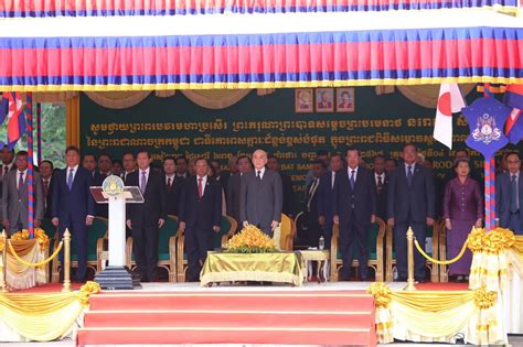 ទស្សនារូបភាព ព្រះករុណា ព្រះបាទ សម្តេចព្រះបរមនាថ នរោត្តម សីហមុនី ព្រះមហាក្សត្រ