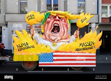 Dusseldorf Germany 3 March 2025 Carnival Parade On Rosenmontag Rose