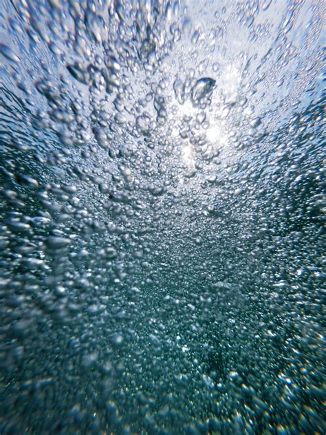 Underwater Air Bubbles Wallpapers 600x900