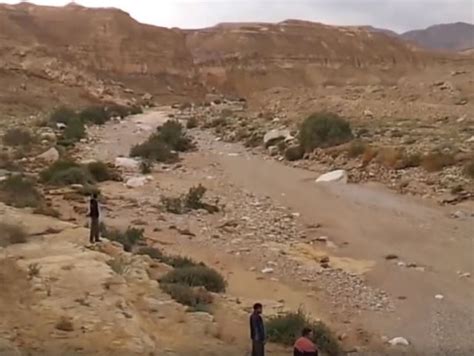 Tuyong Ilog Sa Disyerto Bigla Na Lamang Napuno Ng Tubig Sasafeed