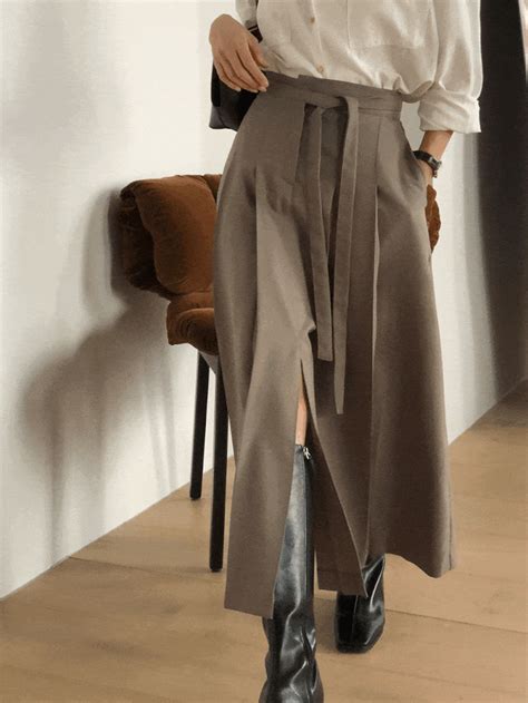 뮤츠 플리츠 핀턱 스트랩 끈 트임 A라인 롱 스커트 2color 에이블리