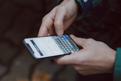 in app messaging vs push notifications the art of user communication