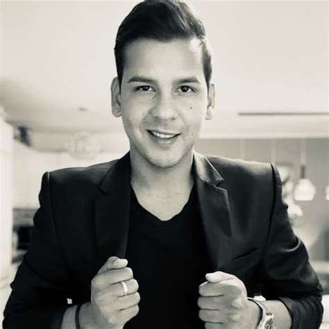 Rafael Rafael Hernandez • Threads Say More