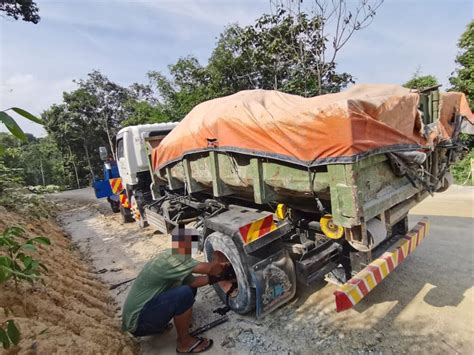 Tiga Lori Buang Sampah Haram Disita Mps Media Mulia