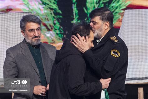 پسر حاج قاسم برای یک فرمانده ارشد نظامی سربند بست تصاویر همشهری آنلاین