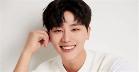 김우석 형 멜로망스 김민석 배웅받으며 몬엑 민혁과 나란히 입대