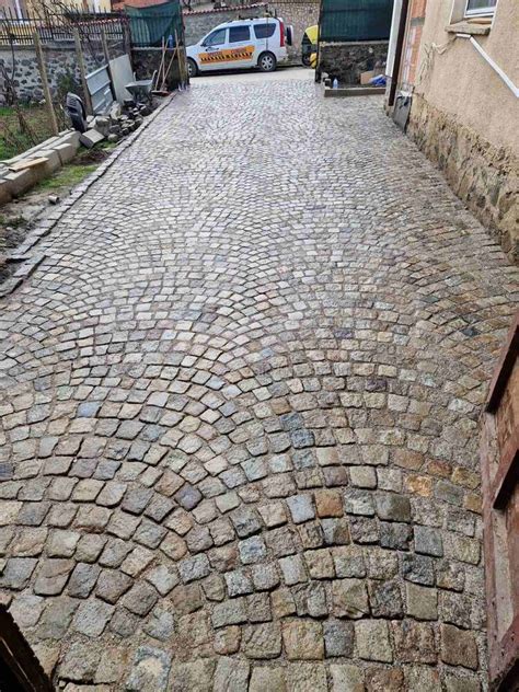 Редене на гранитни павета Строителни услуги София Предлагам цялостно оформление на ваш