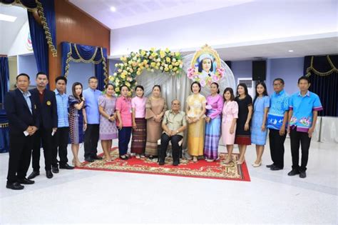 นางขวัญใจ เกตุอุดม ผู้อำนวยการสถานศึกษา พร้อมด้วยรองผู้อำนวยการสถานศึกษา และคณะครู ร่วมงายเกษียน