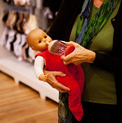 At Yummy Mummy Pumps And Pampering For Nursing Moms The New York Times