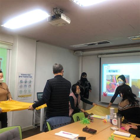 건강한미래교육평생교육원 노인인지활동교육사 4기 훈련생들의 전래놀이 수업 현장입니다 요양시설
