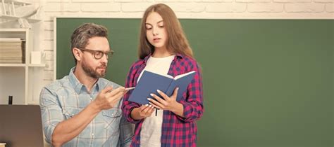 Vater Und Tochter In Der Schule Lehrer Und Schüler Banner Vater Und