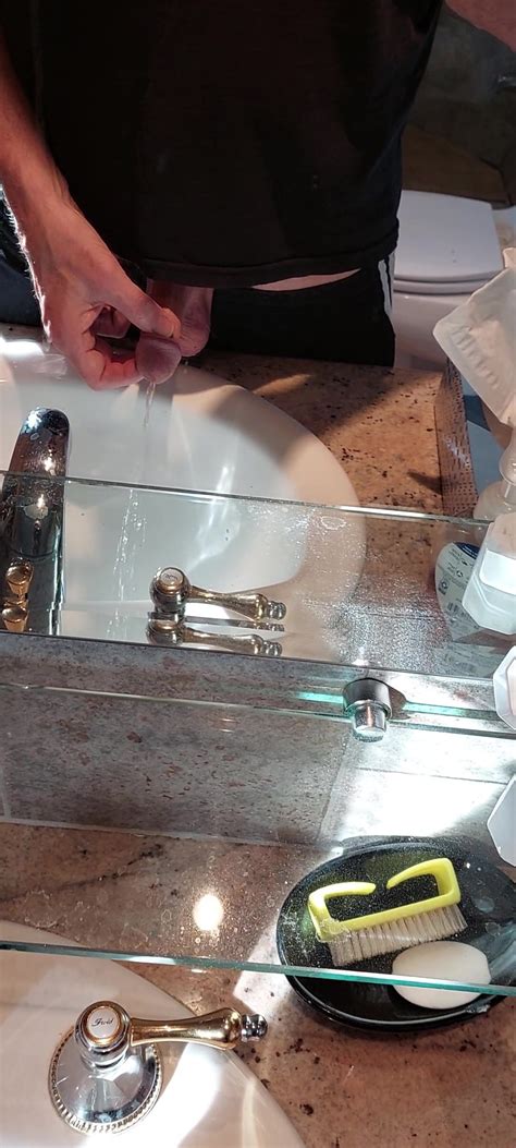 Sink Piss Video Thisvid Com