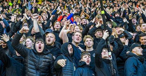 Vitesse wint in goed gevuld Gelredome en maakt een sprong van -1 naar ...