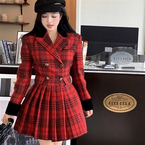 데이달링 프리미엄 타탄 레드체크 패턴 복고풍 더블버튼 플리츠 허리잘록 날씬해보이는 롱다리 하이웨스트 주름치마 세미정장 크리스마스 시즌룩 파티룩 모임룩 슬림핏 테일러드 정장