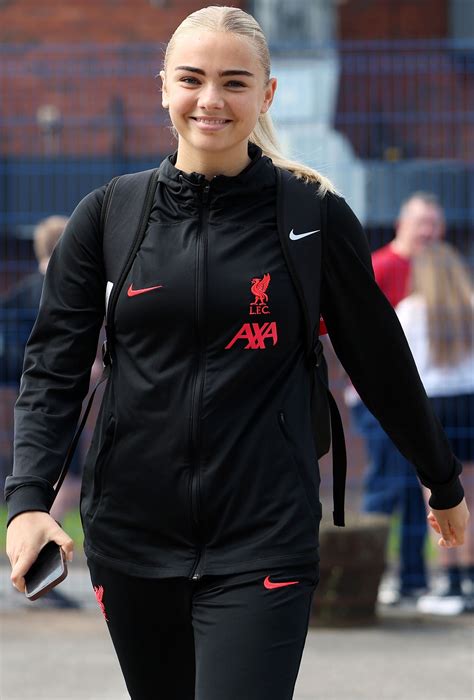 sofie lundgaard | Female football player, Female soccer players, Girls soccer