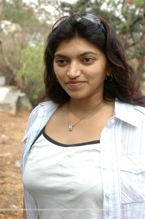 indyan live keerthi sexy armpit stills