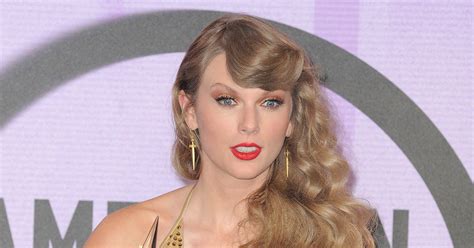 Notice Taylor Swift Wiping Runny Nose With Her Fingers And Cleaning