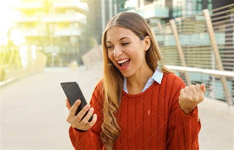 60000 Hình Ảnh Cô Gái Cầm Điện Thoại Xinh Xắn Chết Mê