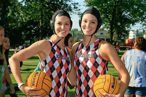 Twinsburg Ohio Is Home To Worlds Largest Twin Festival