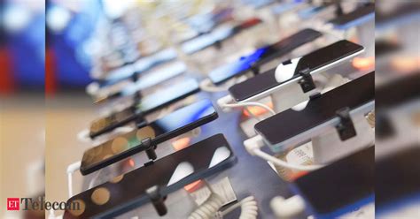 India S Smartphone Market Sees Growth In Q Xiaomi Drops To Fifth Position ETTelecom