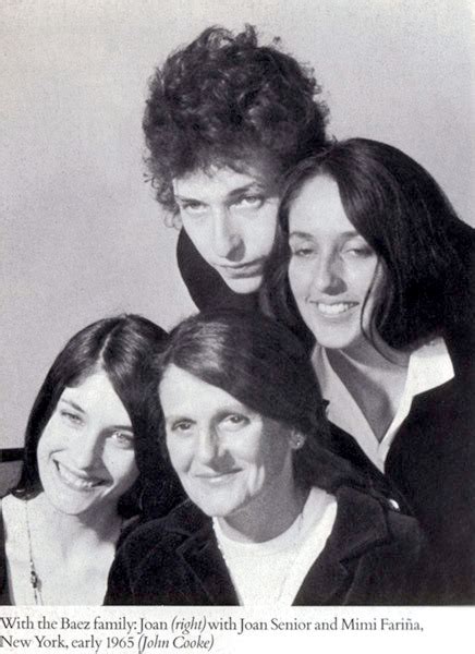Escritoras Unidas Y Compañía Joan Baez Y Mimi Fariña Y Una Voz Para Cantar