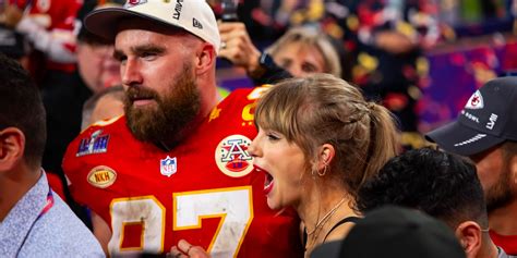 Travis Kelce Performs With Taylor Swift in London