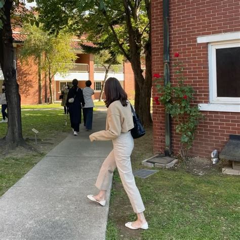 오늘 도서관 화장실을 이용하다 눈에 들어온 아주 흔한 문구 아름다운 사람은 머문 자리도 아름답습니다” 언제가부터 많은 사람들이