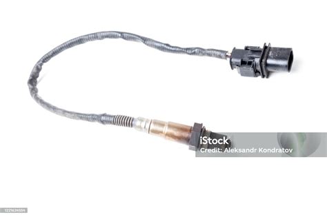 람다 프로브 자동차 엔진의 배기 가스에 남아있는 산소의 양을 기록하도록 설계된 산소 센서 장치는 배기 시스템에 위치한다 작업장에서 수리할 교체용 금속 예비 부품 감지기에