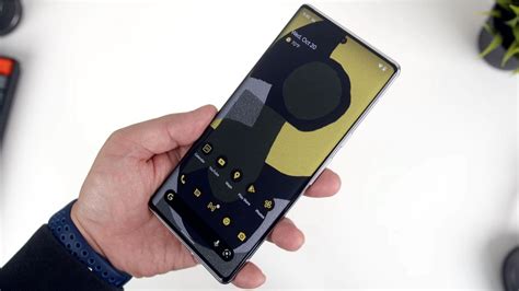 How To Open Notifications With One Hand On A Google Pixel