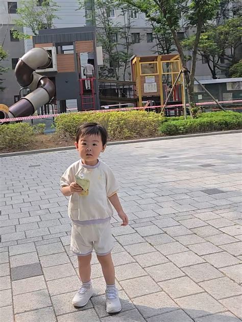 모찌네 이야기 🖤 𝚖𝚘𝚣𝚣𝚒 𝚜𝚝𝚘𝚛𝚢🖤 🔸𝙳799 센서등이 신기한 26개월아기 나의귀요미 아들 육아육아스타그램 술리x모찌 Instagram