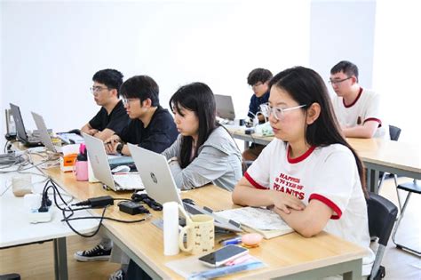 【八维职业学校官网】八维职业学校上海校区云计算专业8月份毕业班级喜报新鲜出炉 【八维职业学校官网】八维职业学校上海校区云计算专业8月份毕业班级喜报新鲜出炉