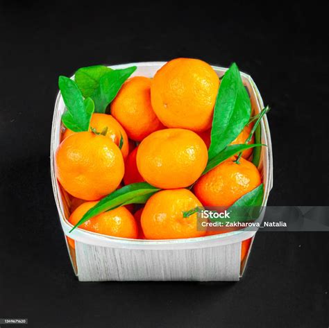 Jeruk Mandarin Segar Buahbuahan Atau Jeruk Keprok Dengan Daun Dalam