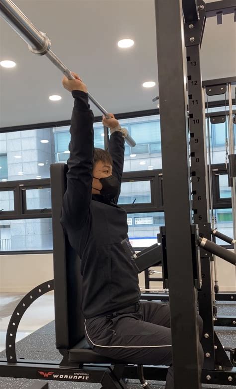 헬스장 초보자 어깨 운동 숄더 프레스 루틴 3가지 바벨 숄더프레스 덤벨 숄더프레스 머신 숄더프레스 네이버 블로그