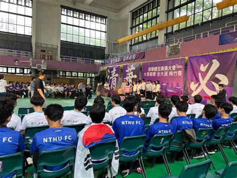 阡景燈光音響 展覽工程 • 舞台燈光設計與安裝：專業演唱會、活動、展演燈光系統規劃。 • 高品質音響租借：適用各類型中大型活動，提供清晰