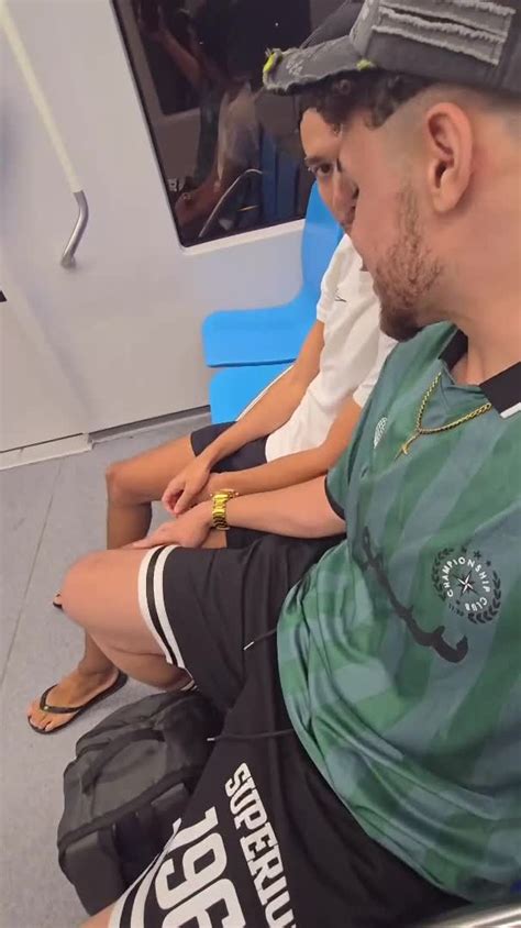 Vitão Grandão Comendo O Novinho No Mato