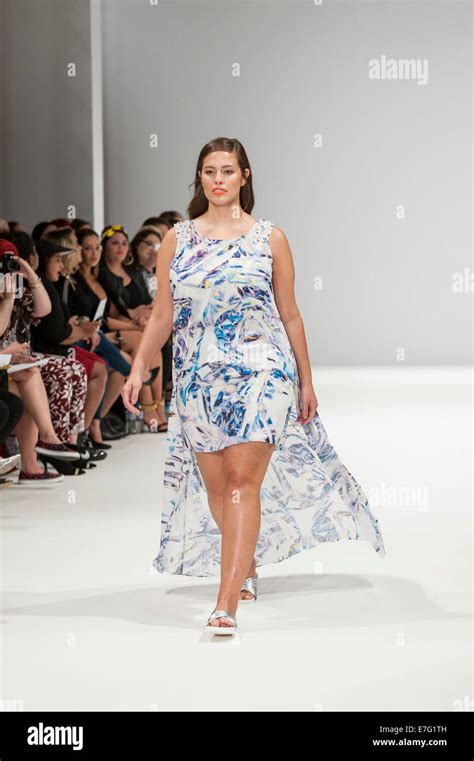 Fashion Model Plus Size Runway Hi Res Stock Photography And Images Alamy