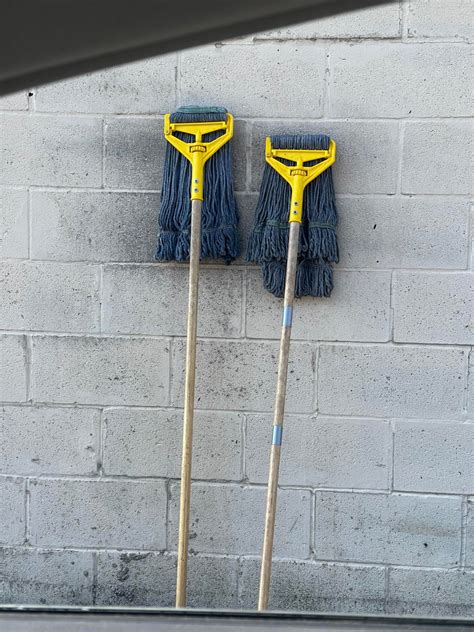 A Mop At Work I Found That Kinda Looks Like Skrillex Rmildlyinteresting