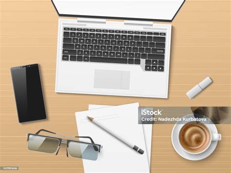 현실적인 사무실 직장 전망 데스크톱의 랩톱 및 문서 커피잔 스마트 폰과 안경 테이블 위의 메모지 시트 관리자 작업 영역 컴퓨터 키보드 벡터 개념 책상에 대한 스톡 벡터 아트