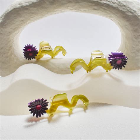 Wavy Daisy Claw Winona Irene
