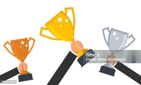 황금 트로피 우승자의 컵을 들고 손을 잡습니다 성공 승리 챔피언십 비즈니스 목표 달성 리더십 아이디어의 상징 스포츠 트로피 수상자 상 1위에 대한 스톡 벡터 아트 및 기타