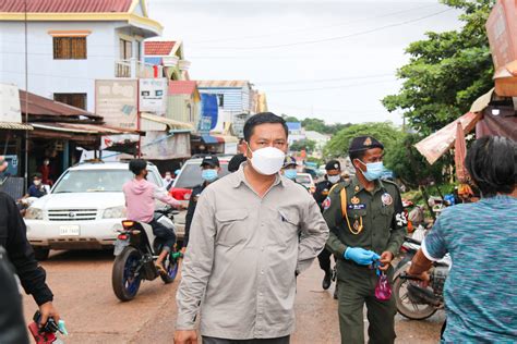 លោក ហុង ប្រុស អភិបាលរងស្រុក តំណាងលោក ជា ច័ន្ទកញ្ញា អភិបាល នៃគណៈអភិបាលស្រុកស្រែអំបិល