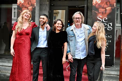Se Meg Med Pia Tjelta Og Kristoffer Joner åpnet Biff