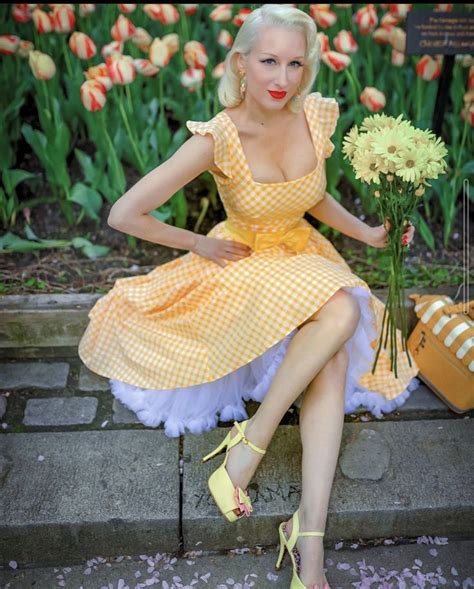 Pin By Sensual Fashion On Sensual Fashion Vintage Inspired Outfits Girly Dresses Vintage Dresses